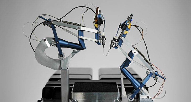 Робот впервые прооперировал глаз человека