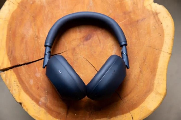 Нові навушники Sony WH-1000XM6 працюють до 30 годин і коштують $450